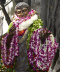 International Market Place Unveils Statue Honoring Legendary Hawaiian ...