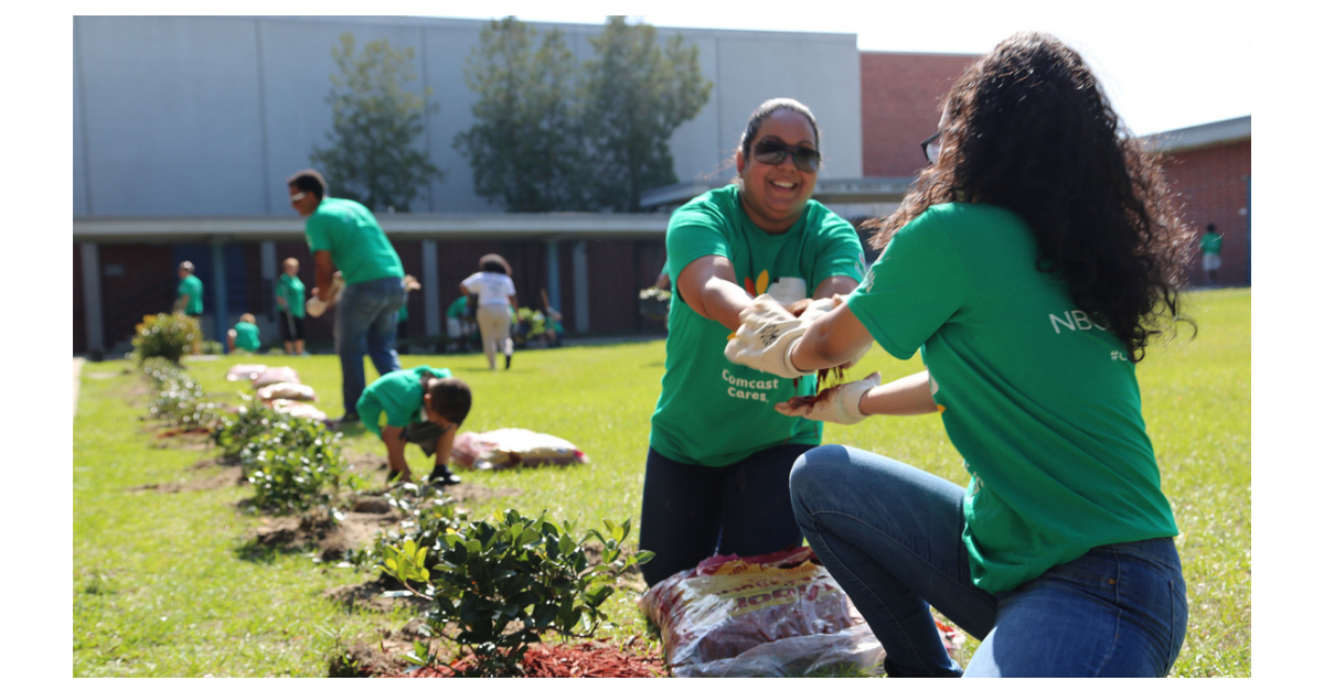 Comcast NBCUniversal Celebrates One Million Volunteers During 17th ...