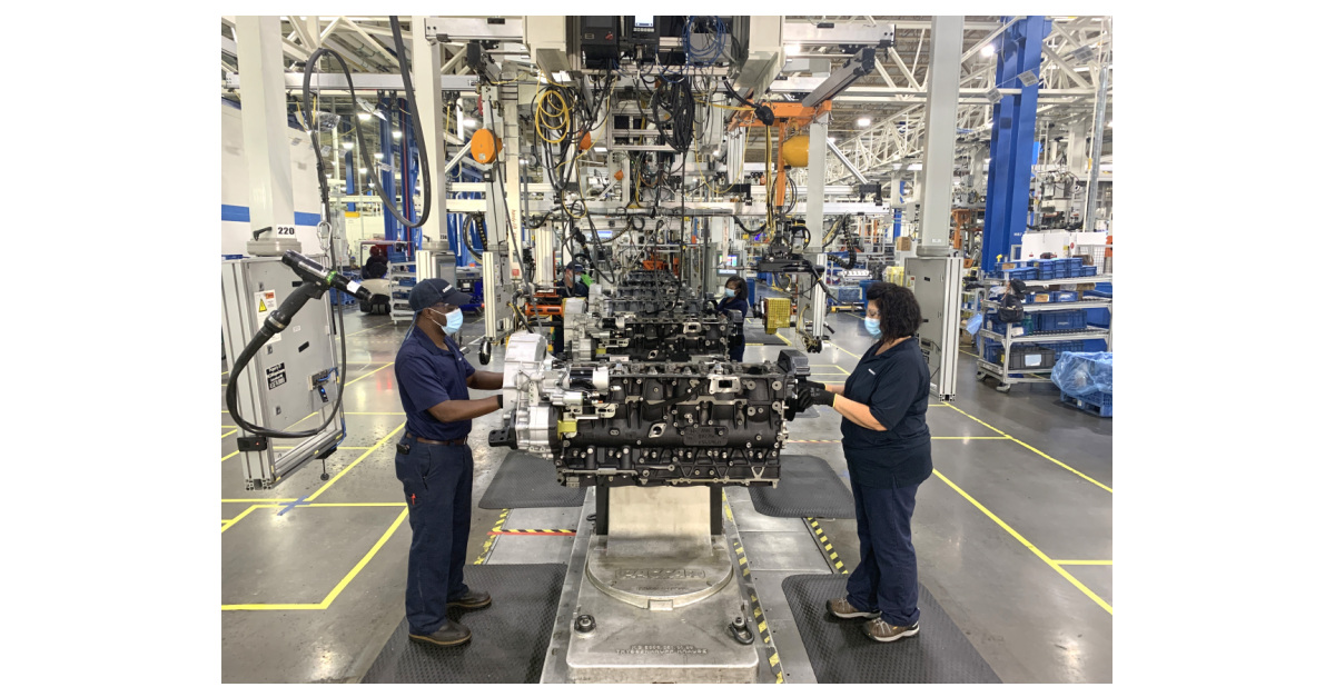 PACCAR Celebrates 10 Year Anniversary of Engine Manufacturing in North ...