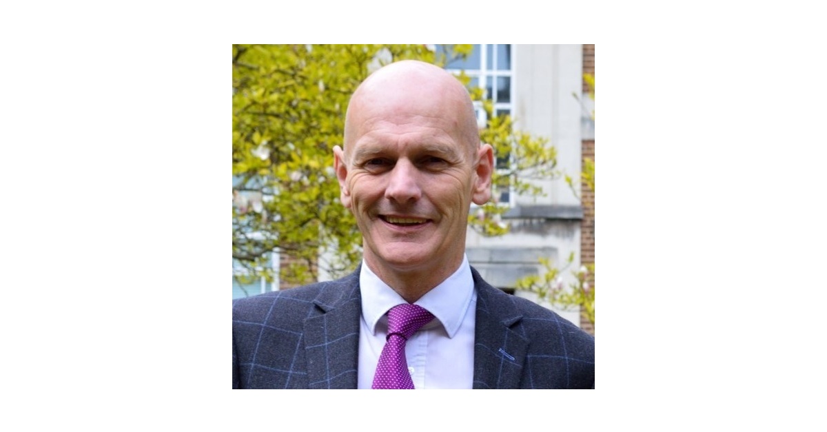 Agilent Presents Thought Leader Award to Professor Chris Elliott ...