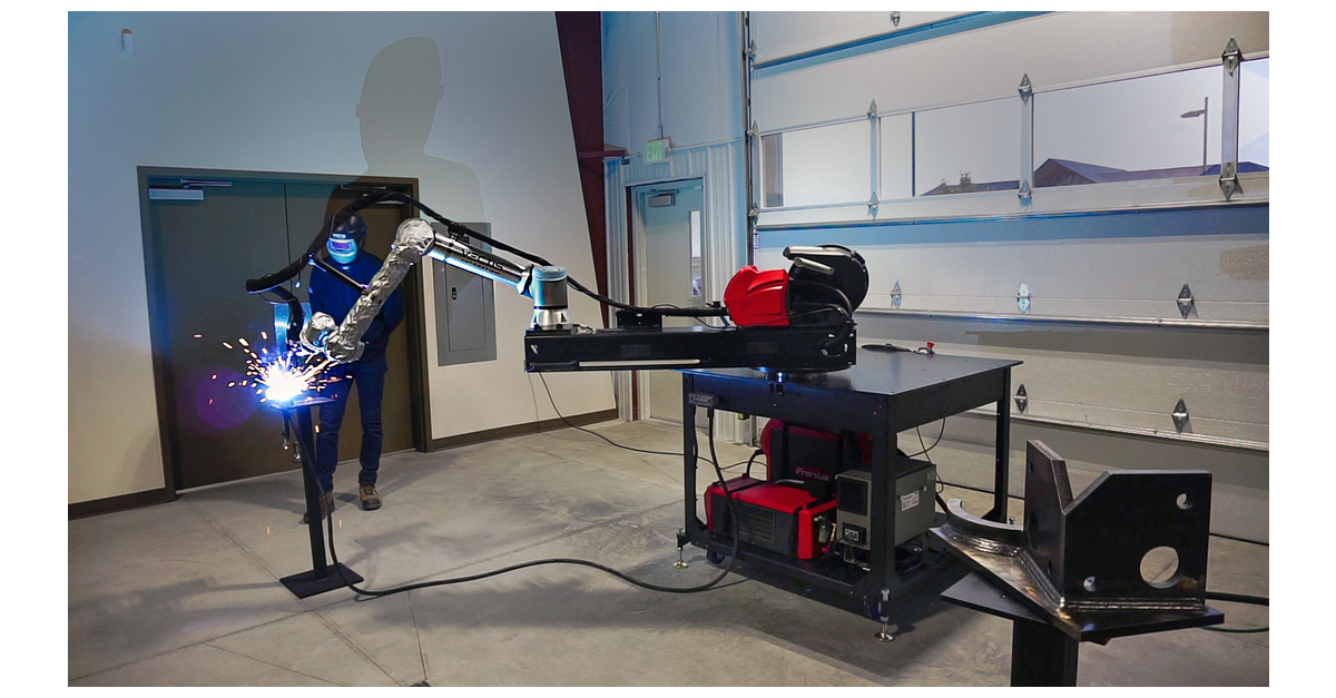 New Cobot Welders with Extended Range to Debut at FABTECH 2022 ...