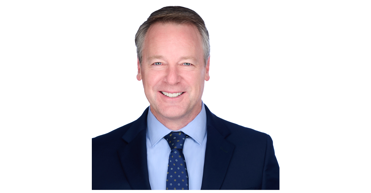 Paul Adler, le vice-président, trésorier et responsable des relations ...