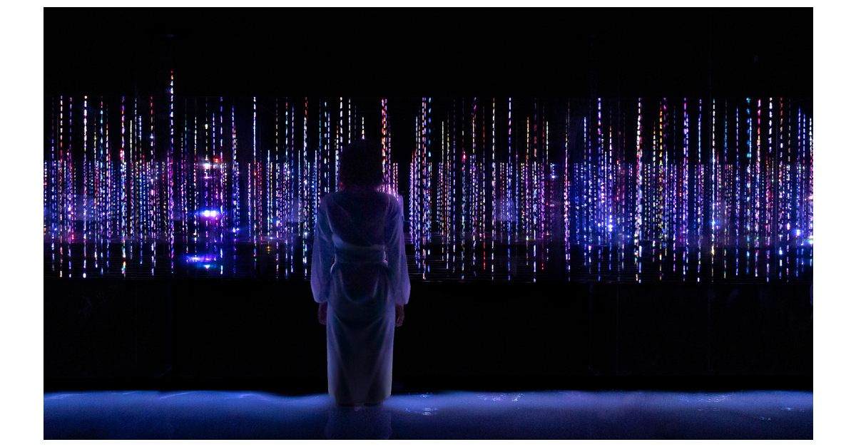 Debido a que teamLab Planets, en Tokio, recibe alrededor de un millón ...