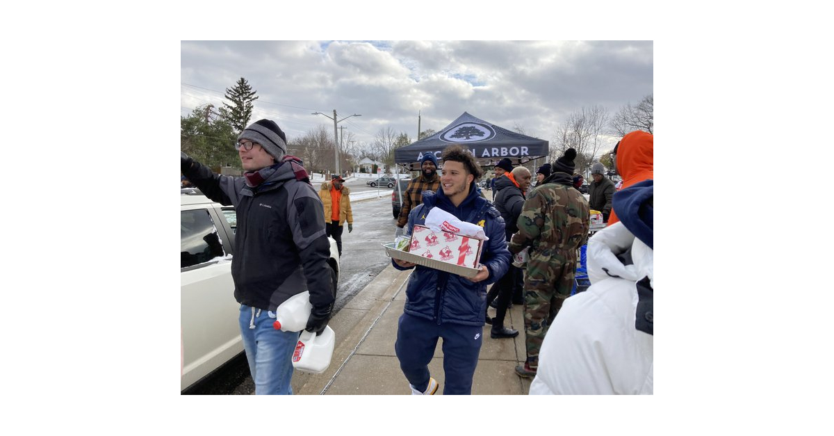 Blake Corum Named the 2023 Allstate AFCA Good Works Team® Captain | Business Wire