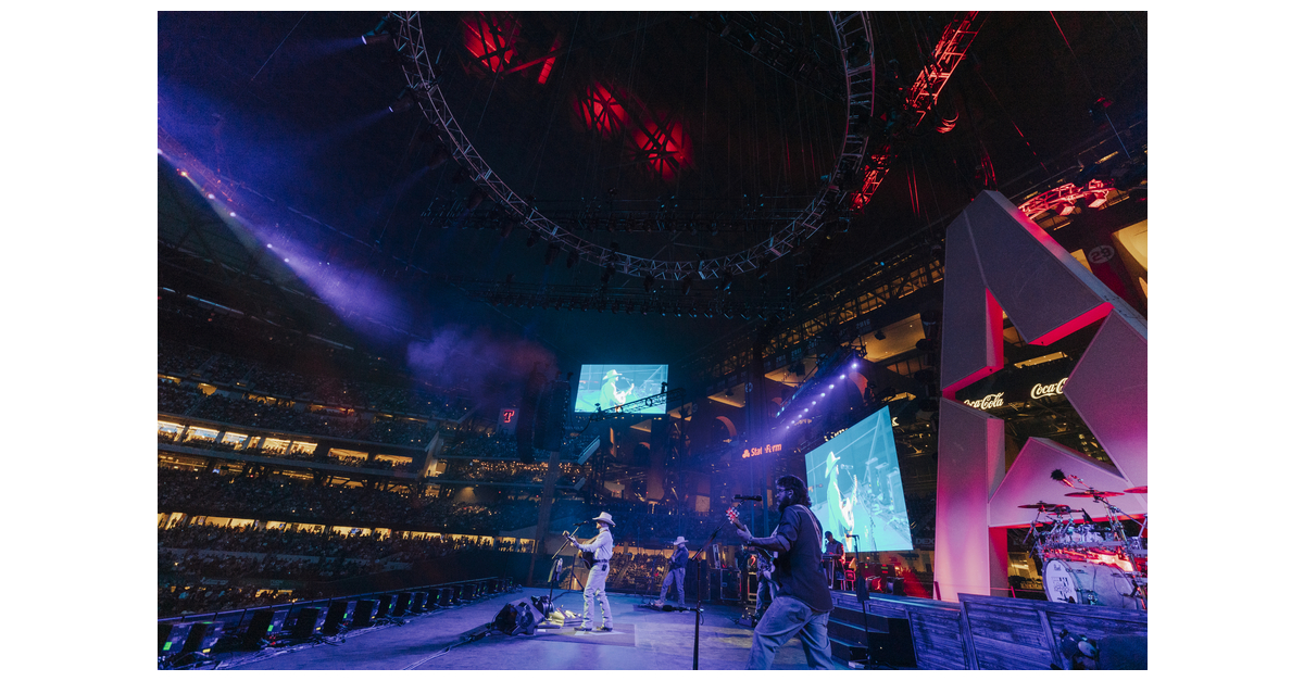 Five-Time Entertainer of the Year Luke Bryan Headlines Friday Night ...